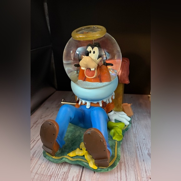 Other | Disney Goofy In The Goldfish Bowl Musical Snow Globe Retired ...